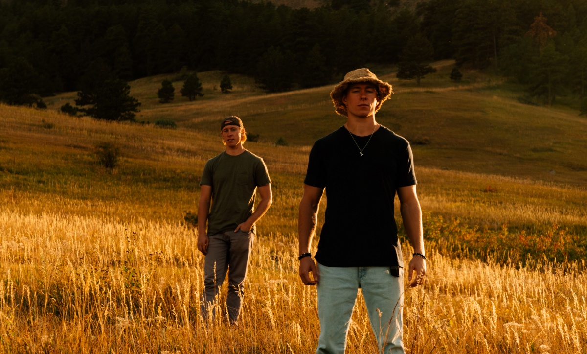 Twin Brother Duo MC4D Seamlessly Blends Folk, Country and Dance Music ...